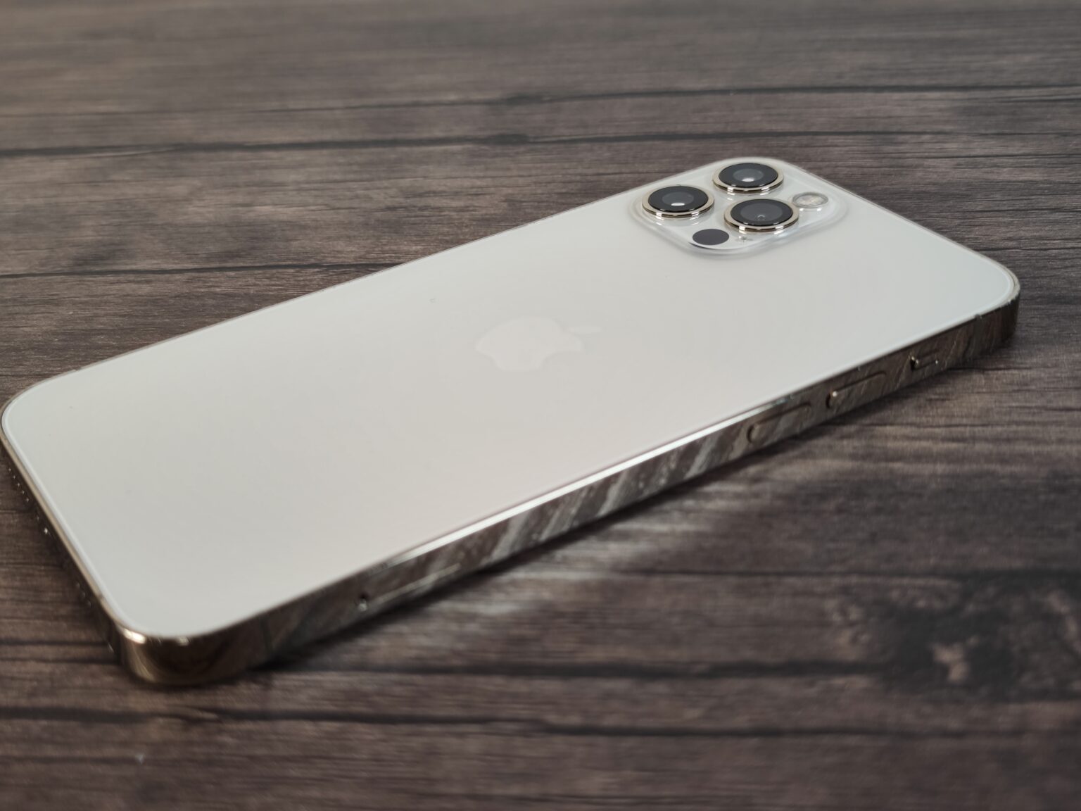 iPhoneをケースなしの裸運用で三ヶ月使用した感想 | Gadget Nyaa | ガジェットブログ