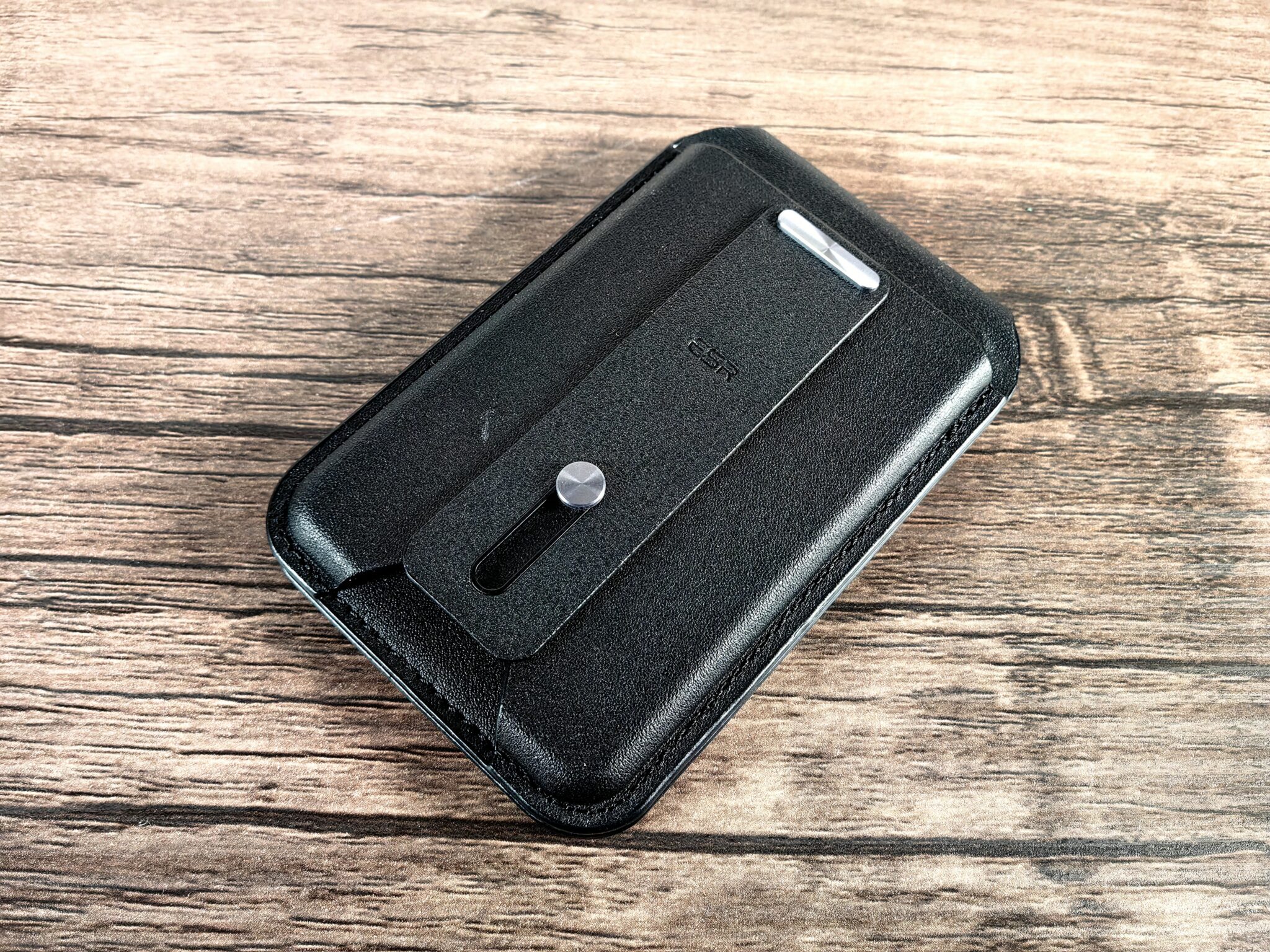 ESRの『HaloLock™ Geo Wallet Stand』をレビュー。「探す」アプリにも対応していて最強でした。【PR ...