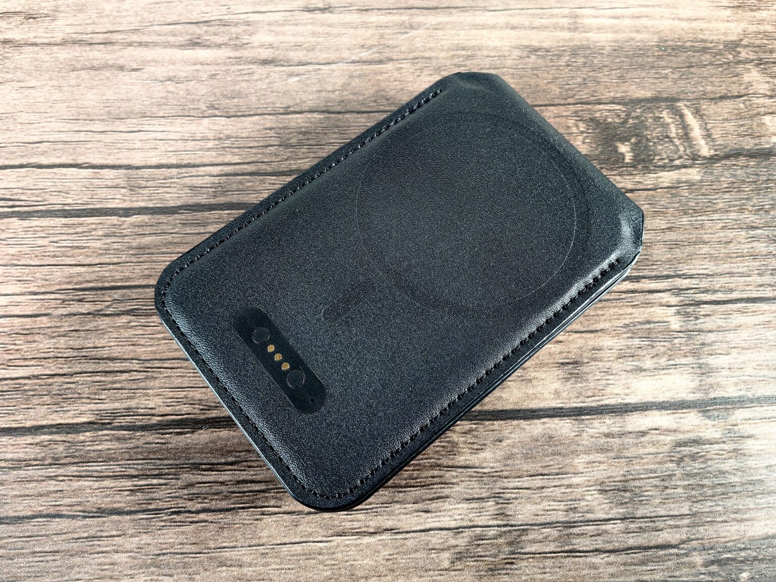 ESRの『HaloLock™ Geo Wallet Stand』をレビュー。「探す」アプリにも対応していて最強でした。【PR ...