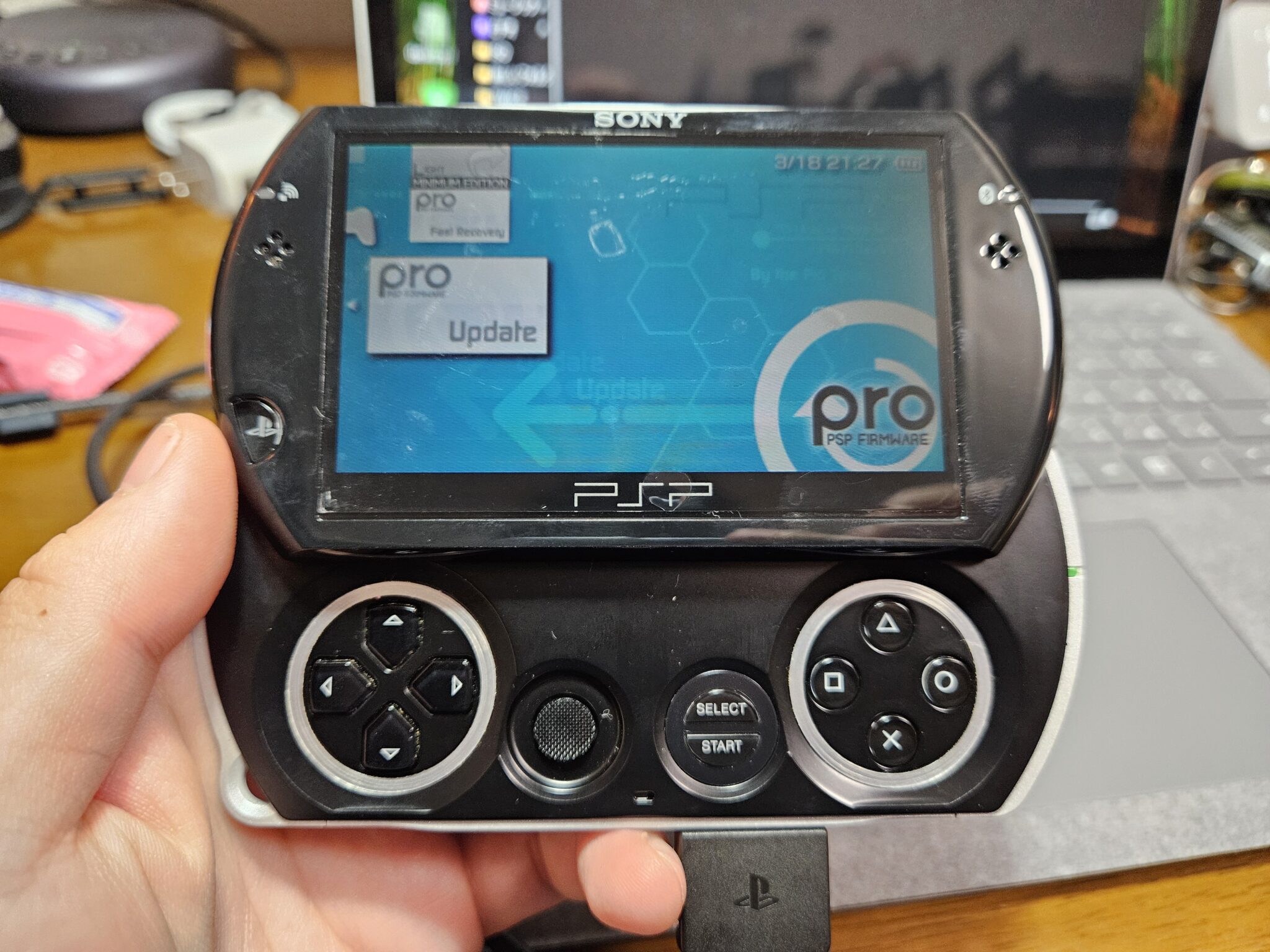 【2025年版】PSP goにCFWを導入する方法。LMEとPRO-CのどちらでもOK | Gadget Nyaa | ガジェットブログ